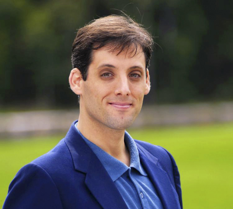 Velká Epocha: Rozhovor s Leeshaiem Lemishem o umělecké skupině Divine ...